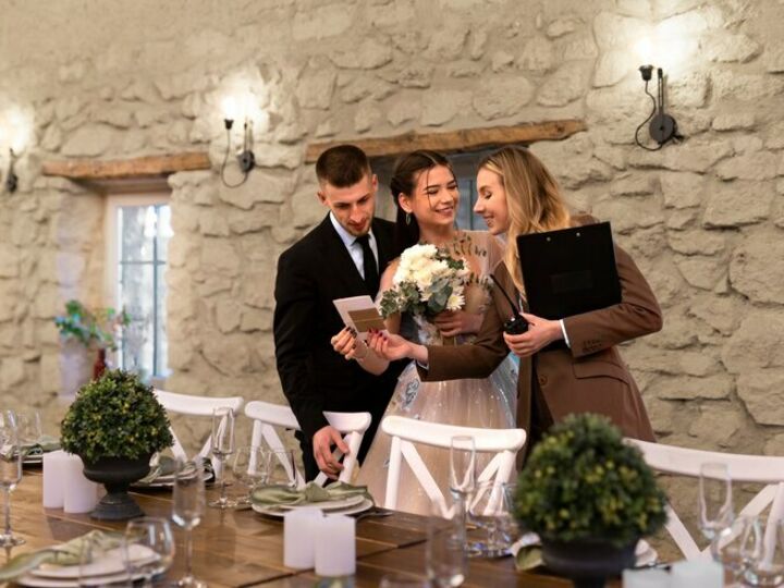 6 manières de dire à ses invités qu'ils sont invités au vin d'honneur ...