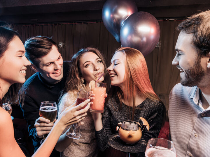 6 jeux pour placer vos invités à table de manière originale et amusante ...