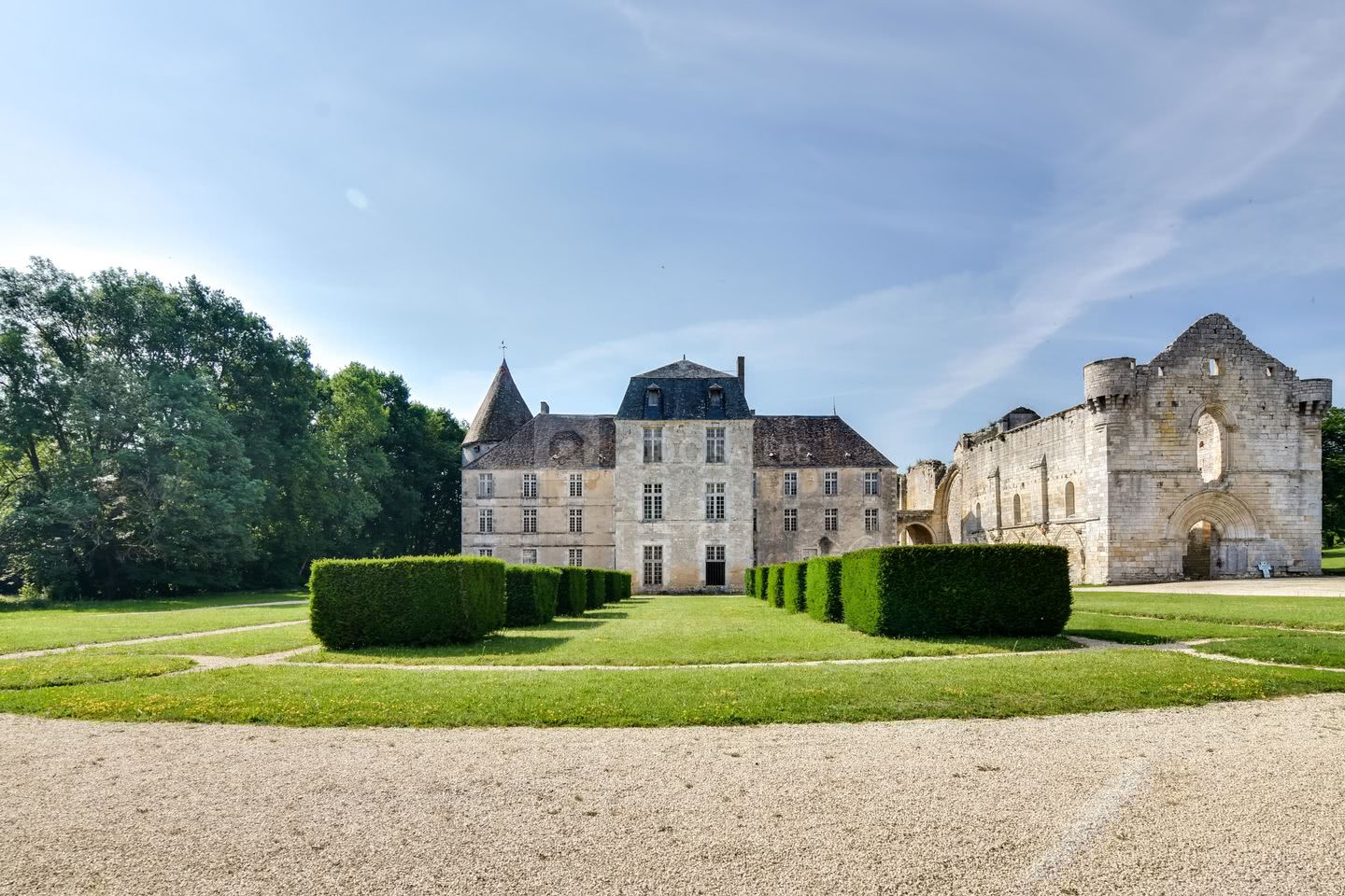 Abbaye Royale de la Réau - ABC Salles