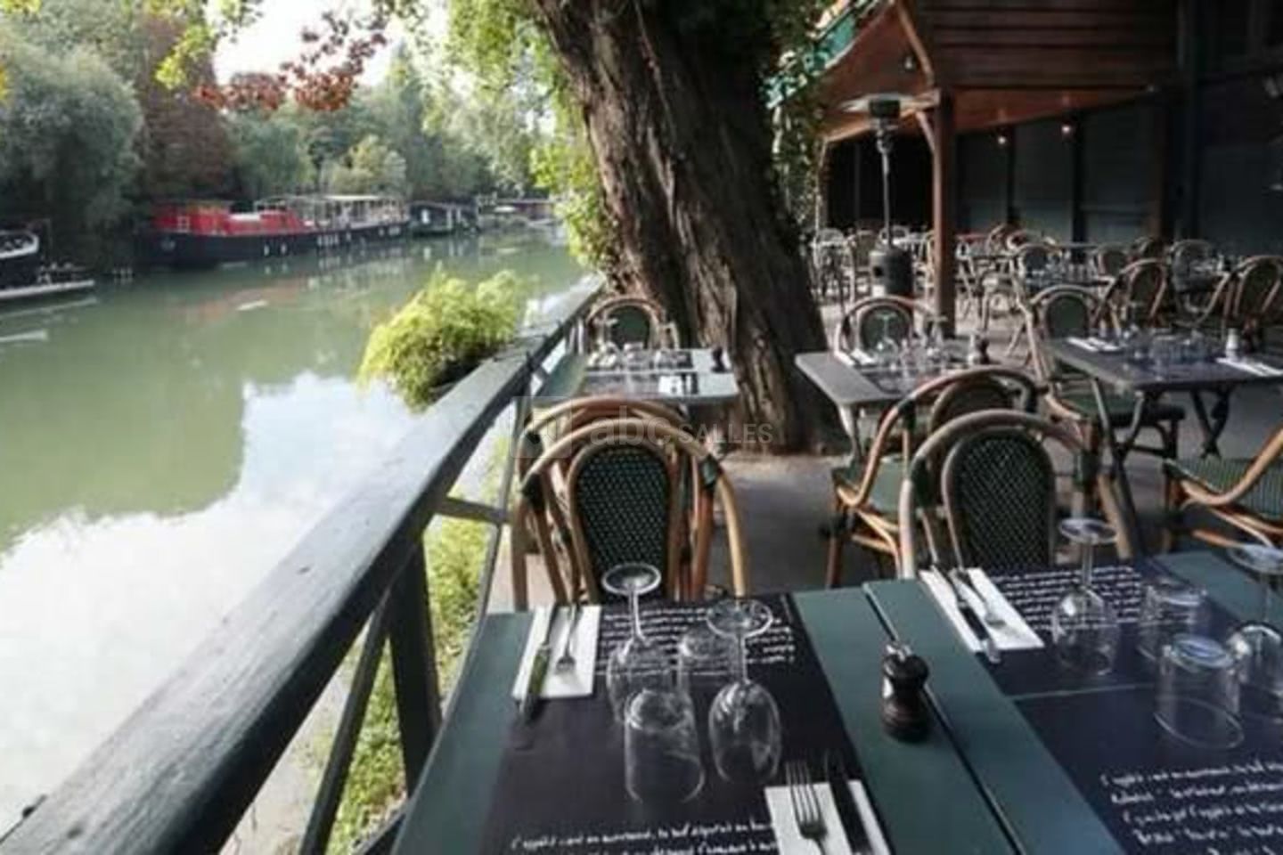 Les Pieds Dans l'Eau - ABC Salles