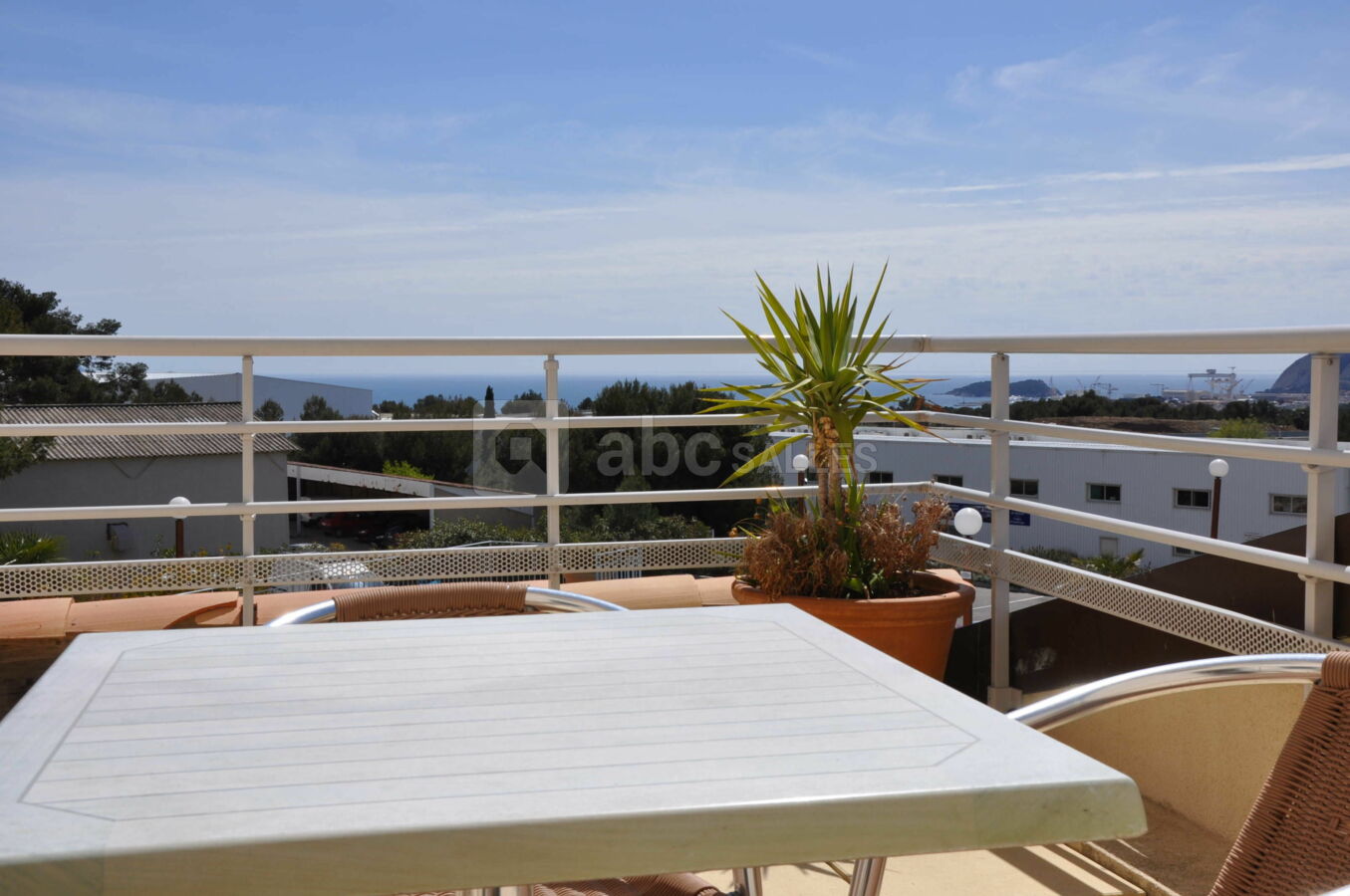 Hôtel Ibis La Ciotat - ABC Salles
