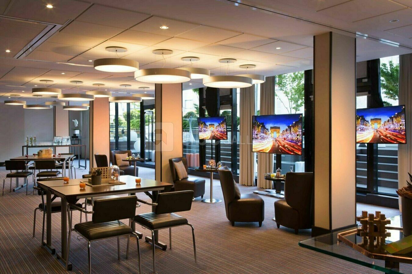 Renaissance Paris Arc de Triomphe - ABC Salles