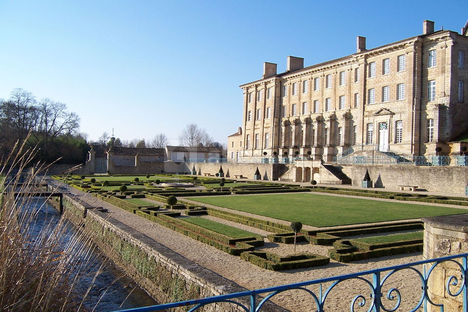 Abbaye Royale de Celles-sur-Belle - ABC Salles